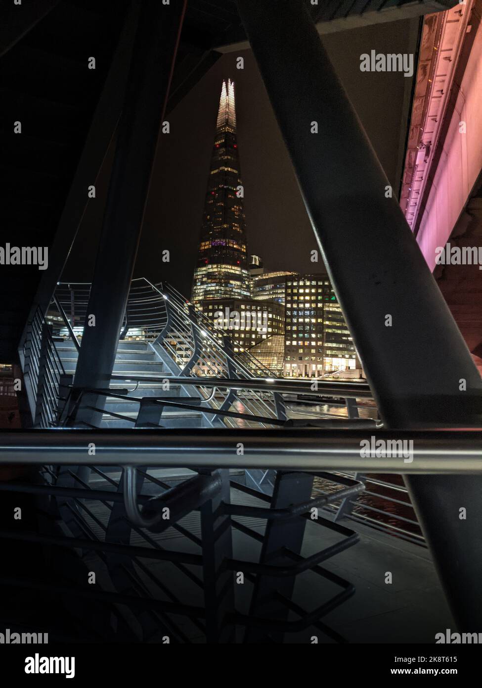 Vertical shot shard london london hi-res stock photography and images ...