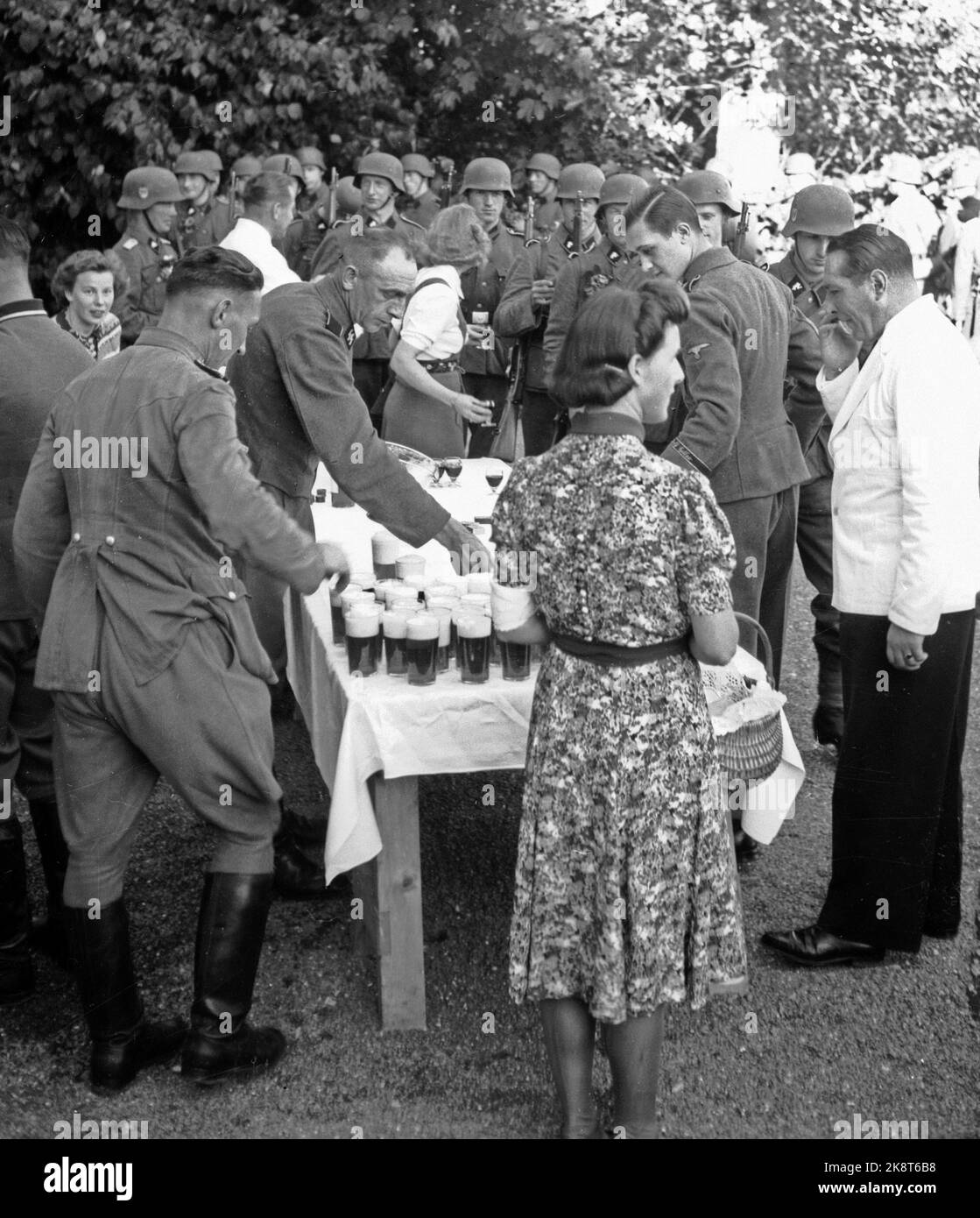 WW2 Asker, Skaugum 1942 The Norwegian Legionians' visit to Skaugum. The ...