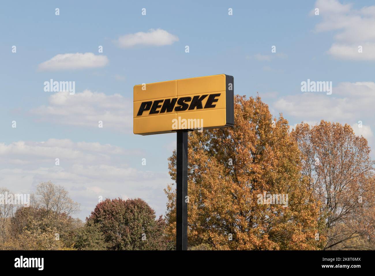Dayton - Circa October 2022: Penske Truck Leasing location. Penske ...