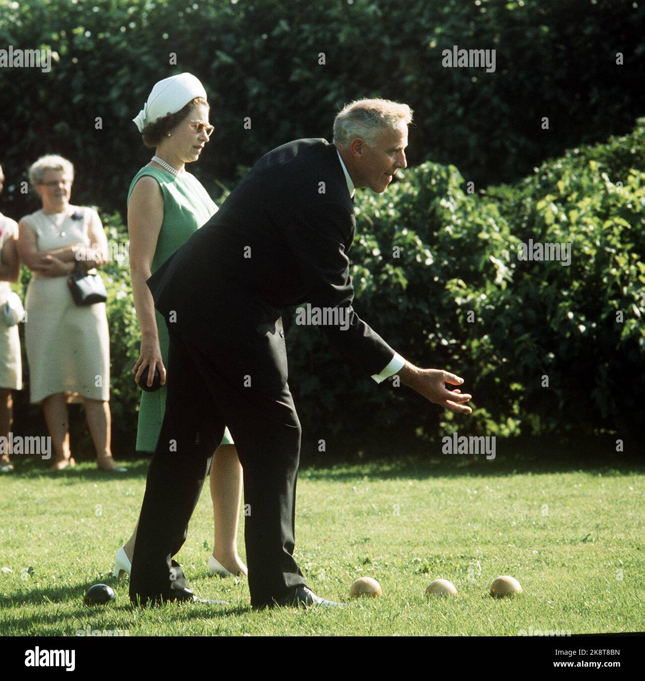 Fla 19690811 queen elizabeth in norway with the family here hi-res ...