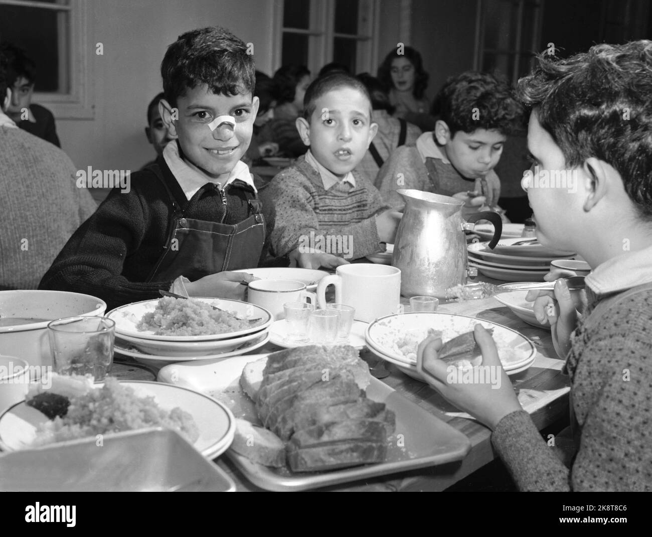 Jewish refugee european Black and White Stock Photos & Images - Alamy