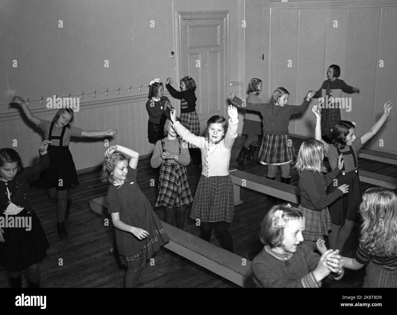 Oslo 19470111 A day at Bjølsen school. Nationwide drawing competition ...