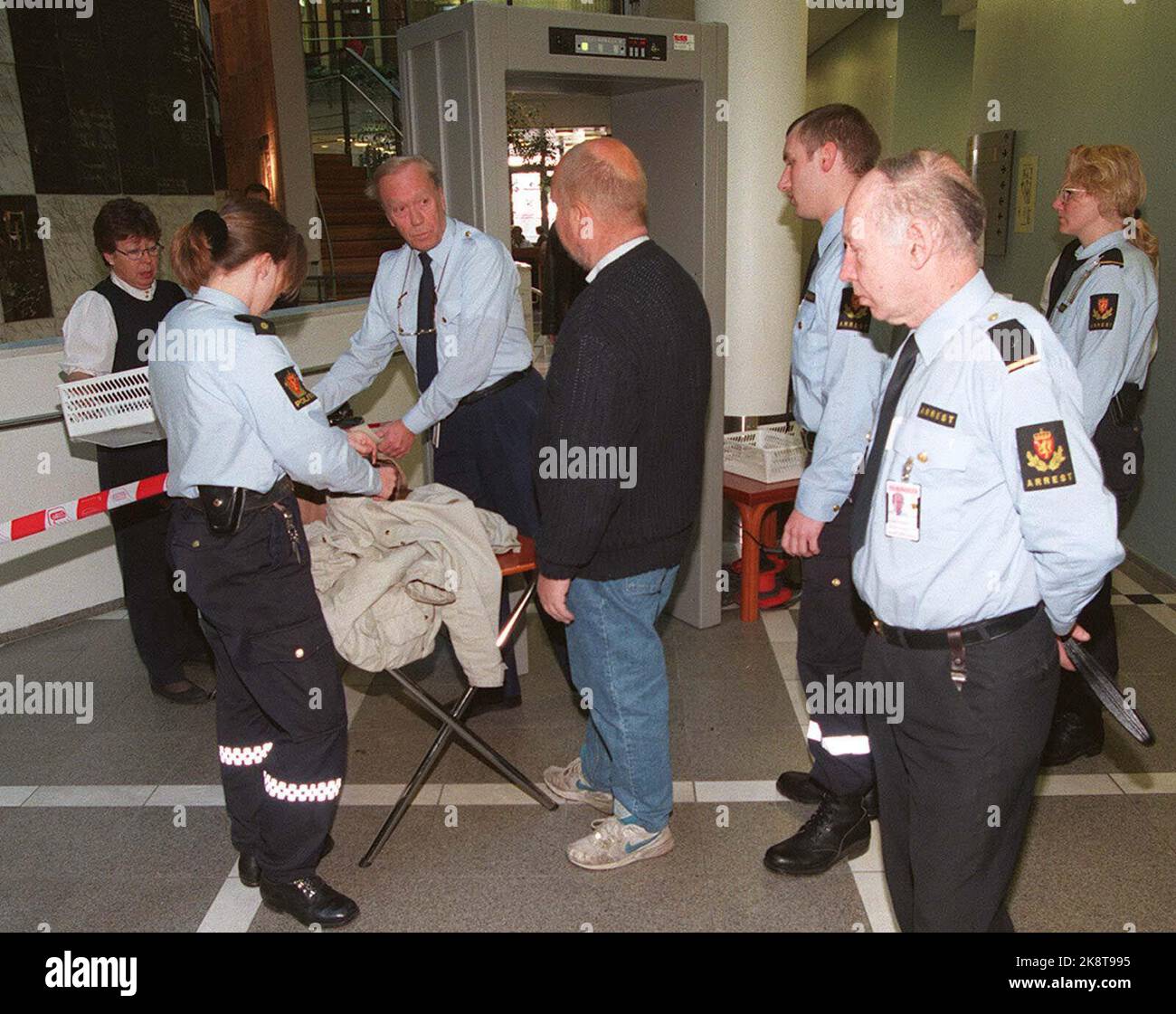 Jon eeg ntb distinction gangs litigation police hi-res stock photography and images - Alamy