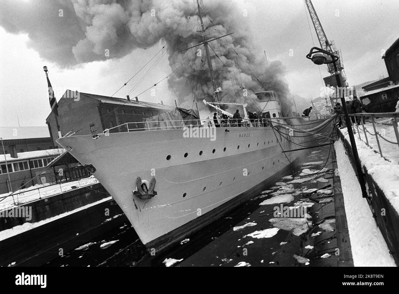 1985 the royal ship norway is burning hi-res stock photography and ...