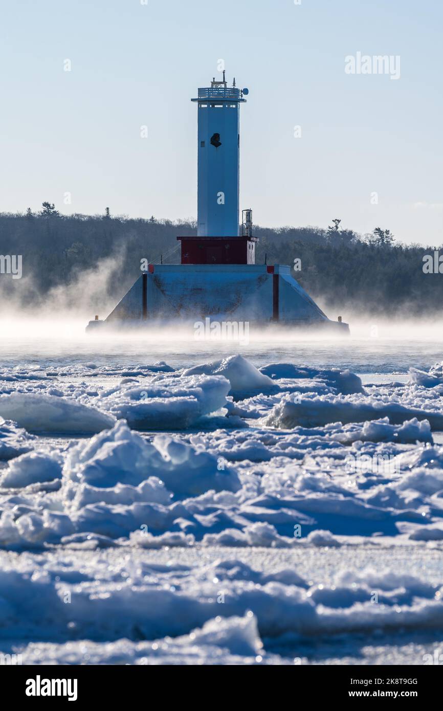 Round island lighthouse mackinac hi-res stock photography and images ...