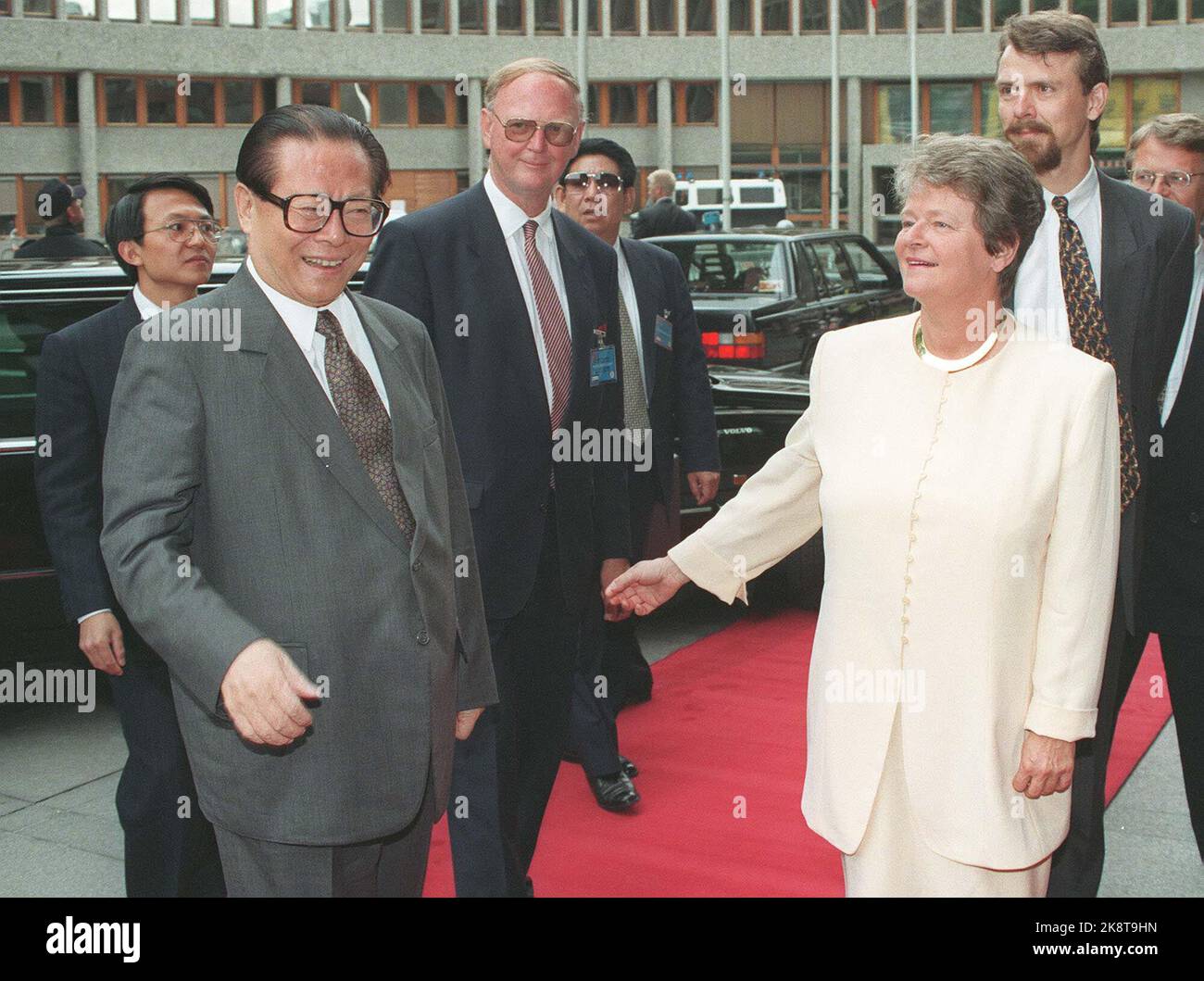 Prime Minister Gro Harlem Brundtland welcomed Chinese President Jiang ...
