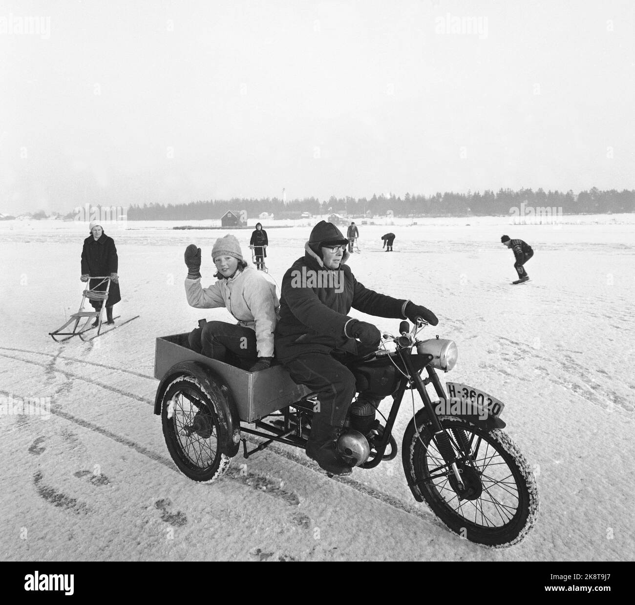 Jomfruland February 23, 1963. Ice winter 1963. The residents of ...