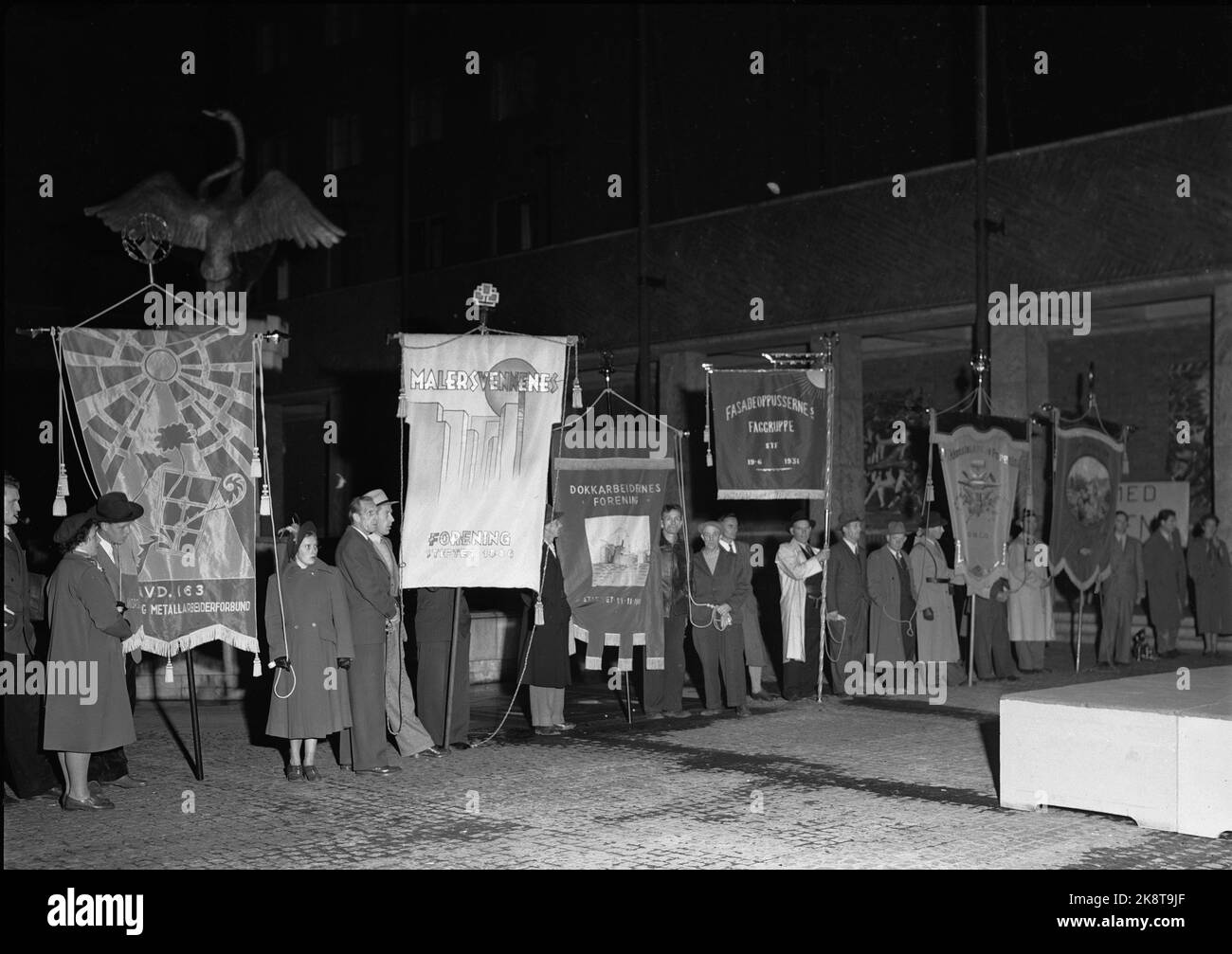 Oslo 19510920. Housing demonstration ahead of Oslo City Hall, with ...