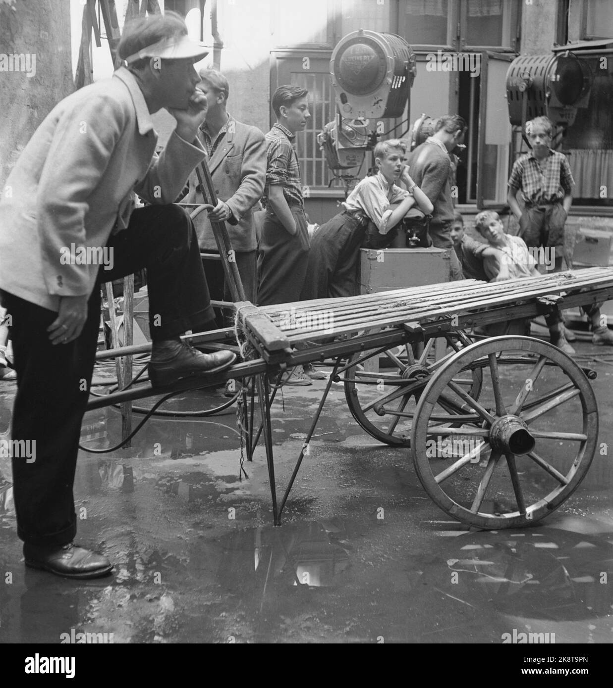 Oslo July 22, 1949. The recording of the movie "Gategutter" takes place in Gothenburg street on ...