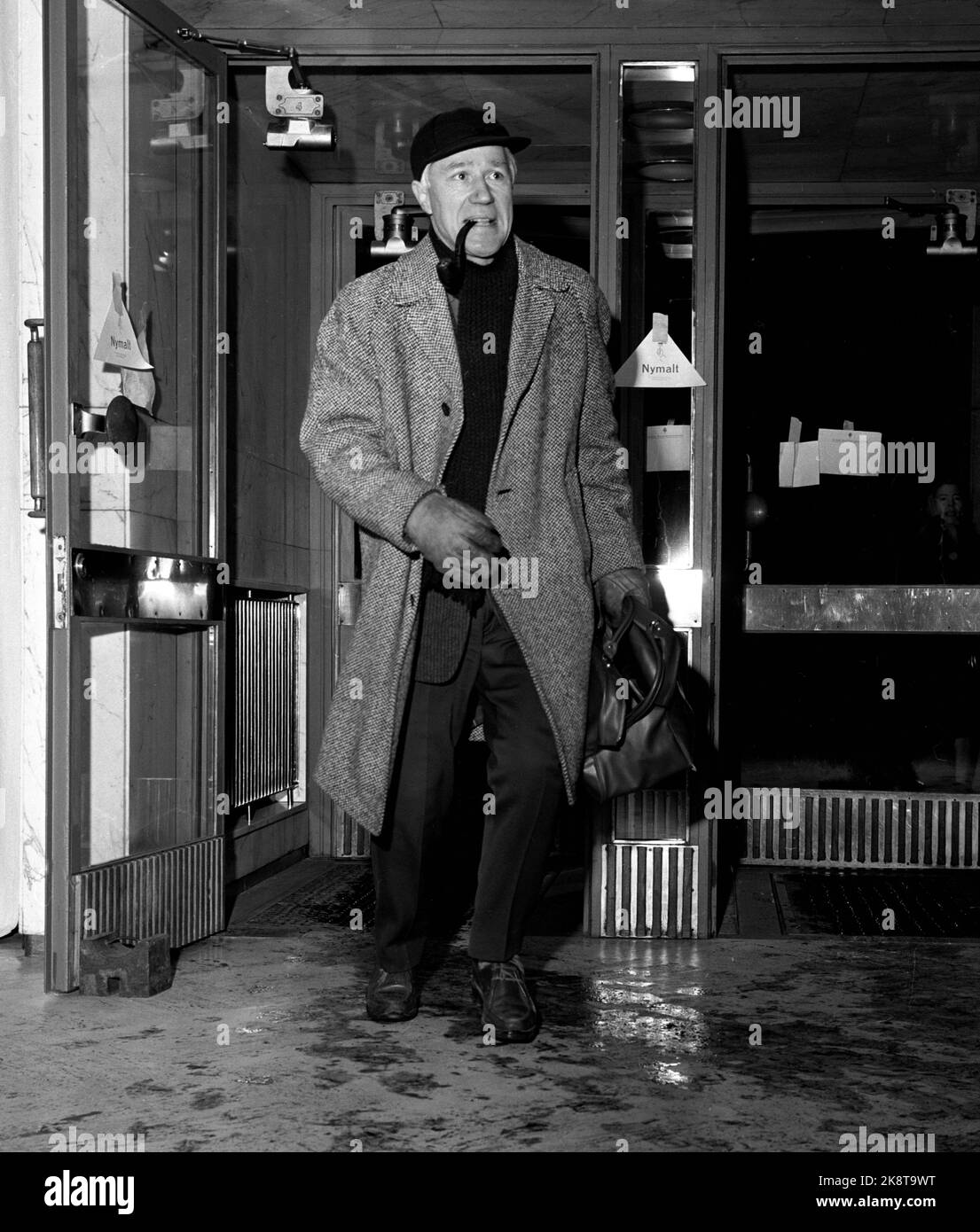 Oslo 196212. Kjell Aukrust is on his way to a test on Flåklypa TV in ...