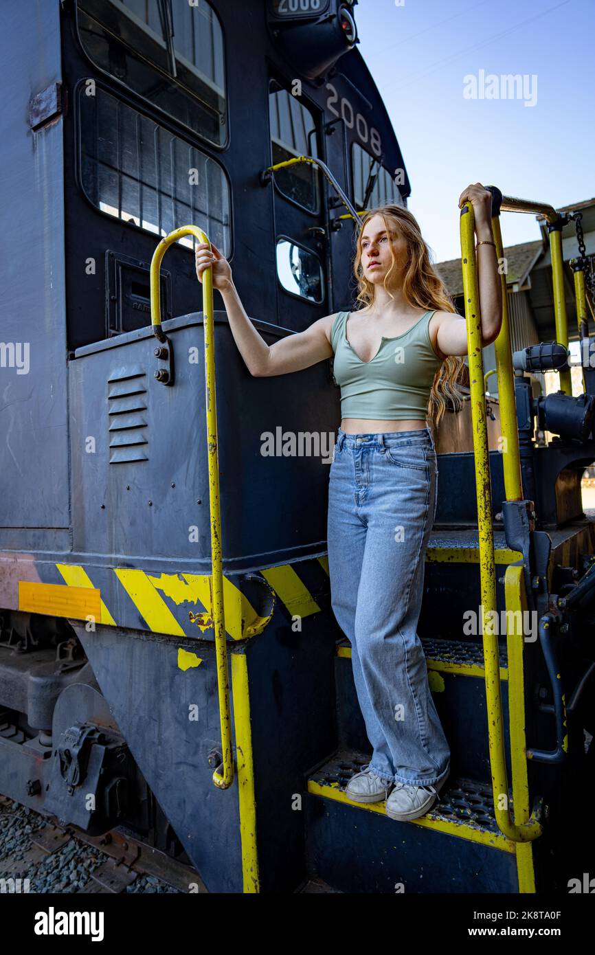 Diesel electric train engine hi-res stock photography and images - Alamy