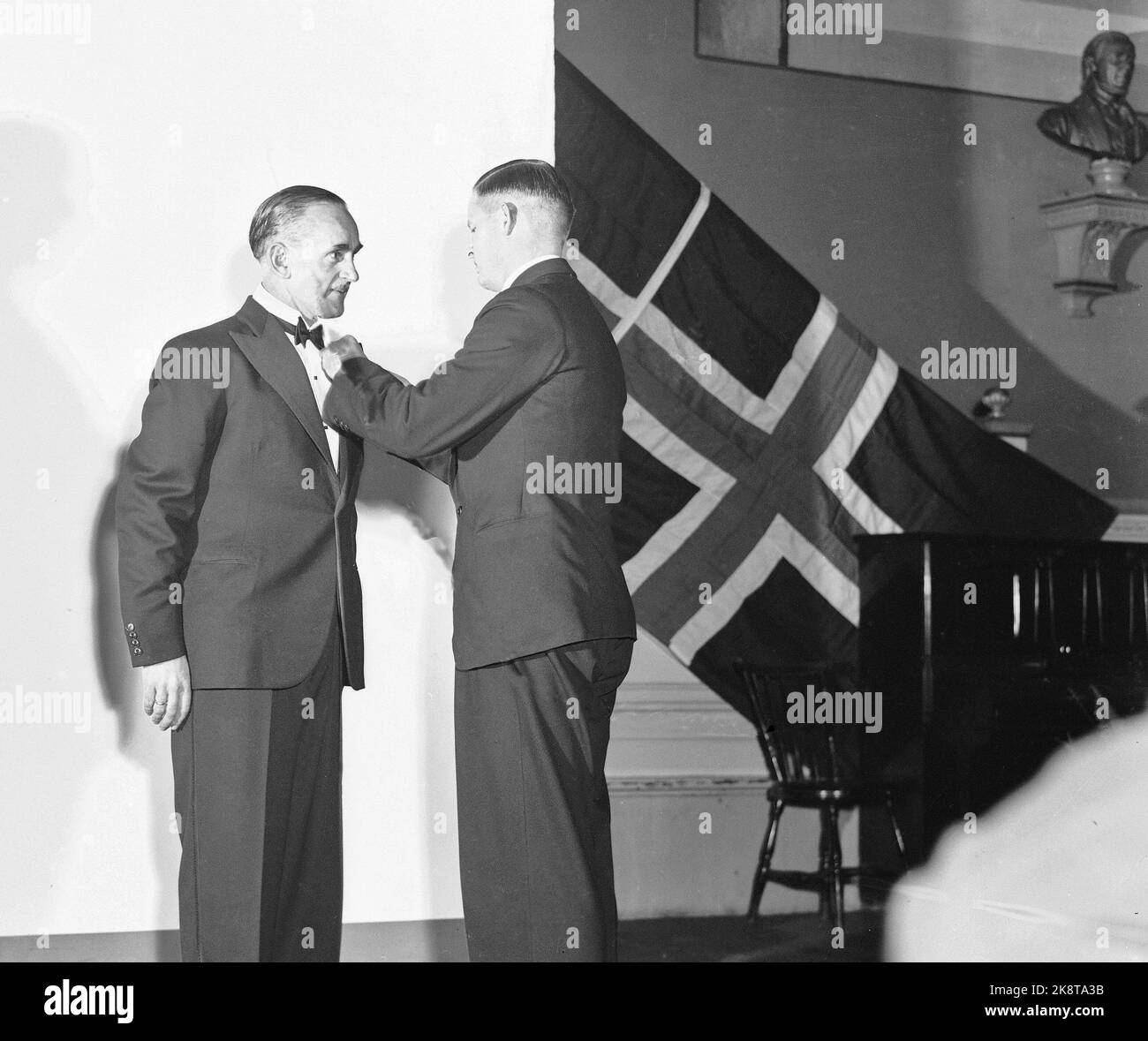 Oslo 19381004 Skating King Oscar Mathisen receives the King's Merit ...