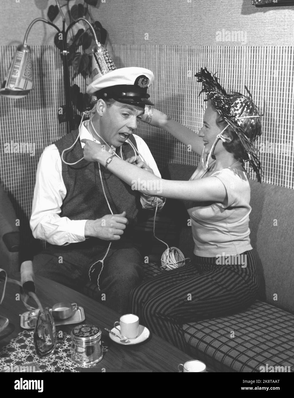 Slemdal 19580426. At the home of the actor-couple Lasse Kolstad and Bab ...