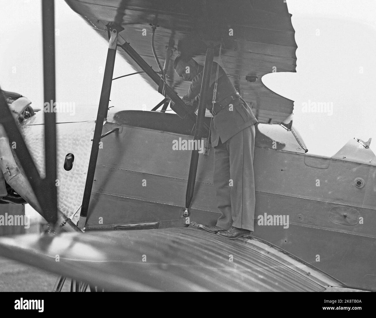 Basement July 1934 Major Tryggve Gran's European trip on the occasion ...