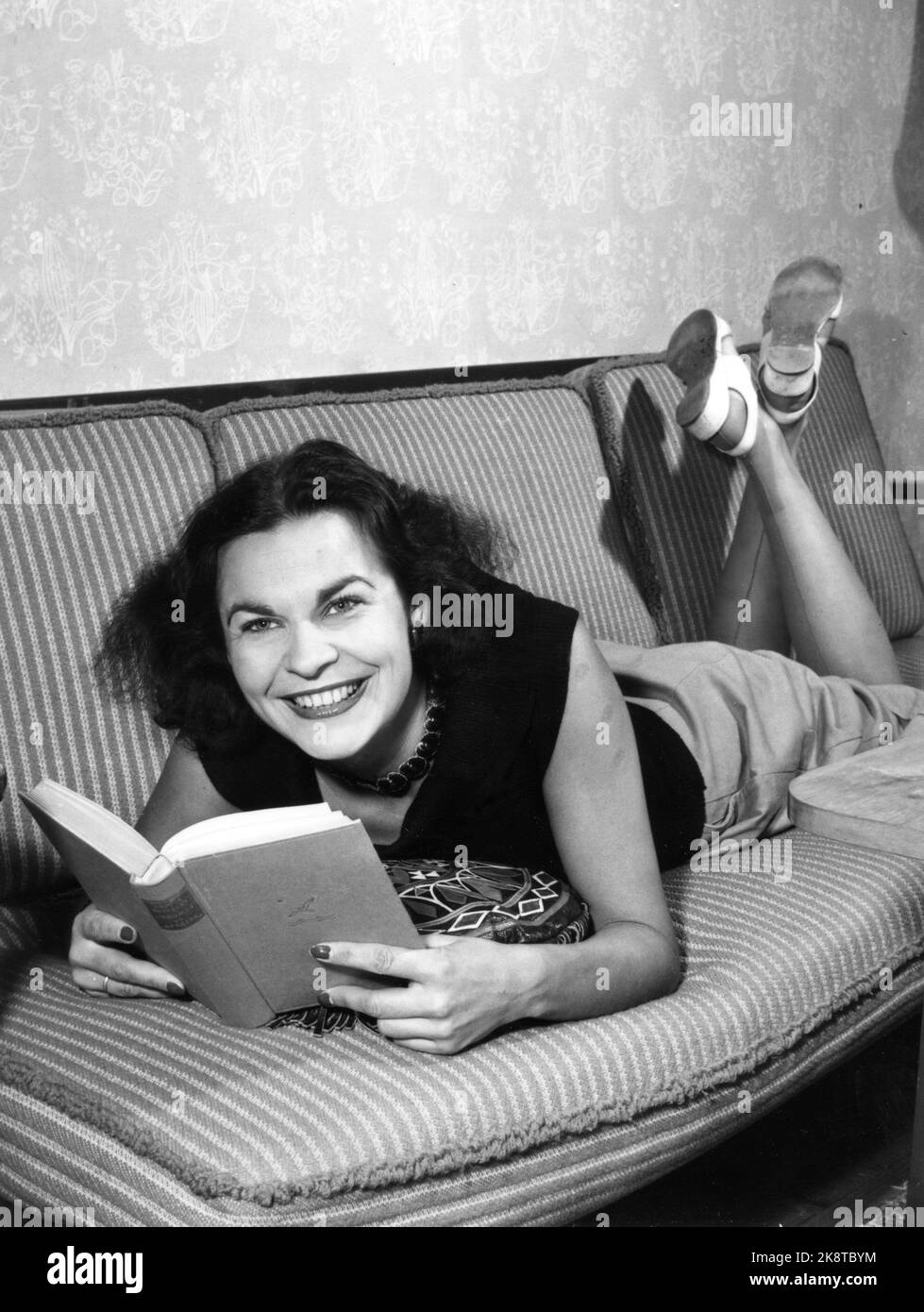 Oslo 19531021. Actor Eva Strøm Aastorp provides the romantic love of ...