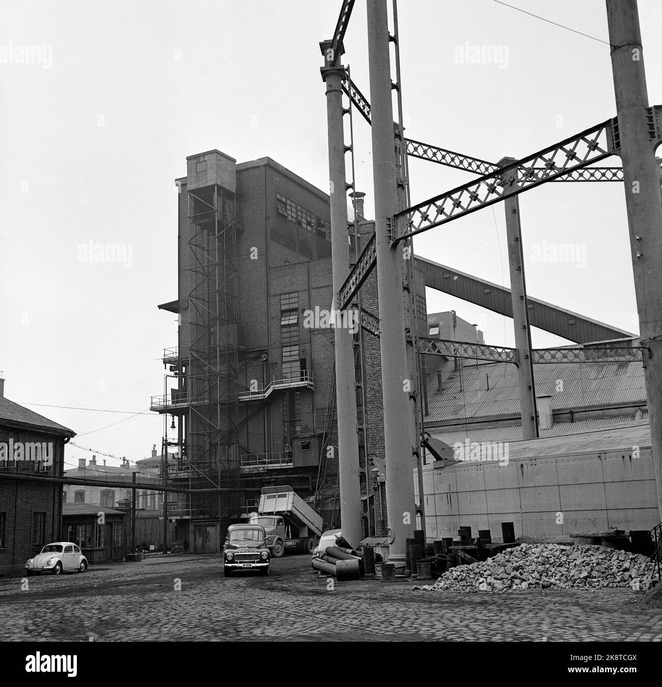 oslo-196407-the-gas-plant-on-the-corner-of-storgata-and-hausmannsgate