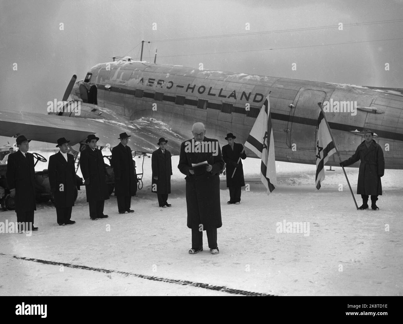 Fornebu. A Dutch aircraft with, among other things, 29 Jewish Refugees ...