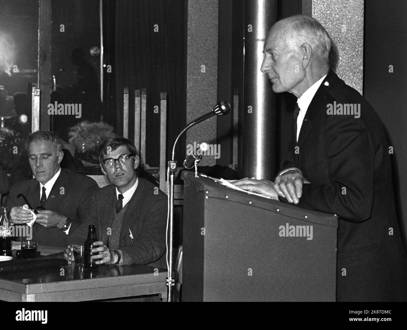 Oslo 19661025 Prime Minister Per Borten (TV) and Stortingman Einar ...