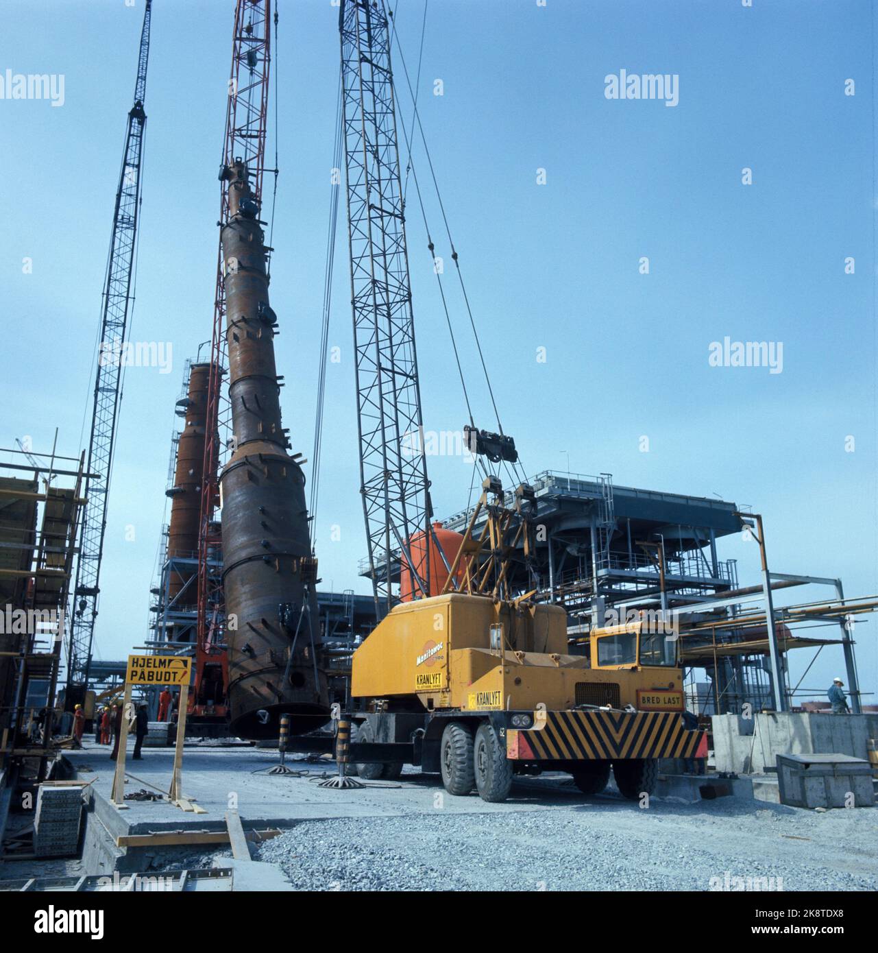 Mongstad 197405: Construction of the oil refinery at Mongstad ...