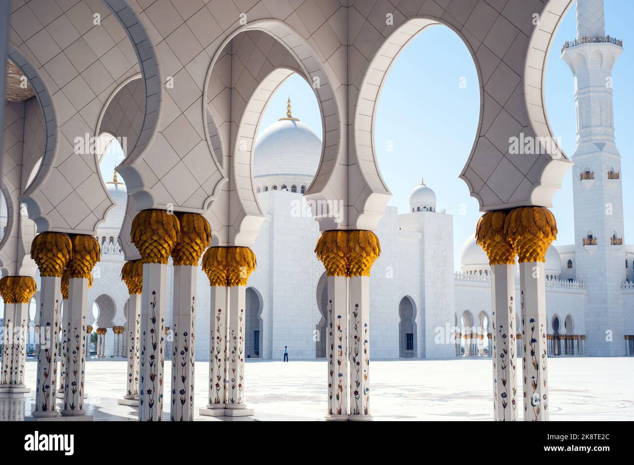 A beautiful view of the Sheikh Zayed Grand Mosque from the archways ...