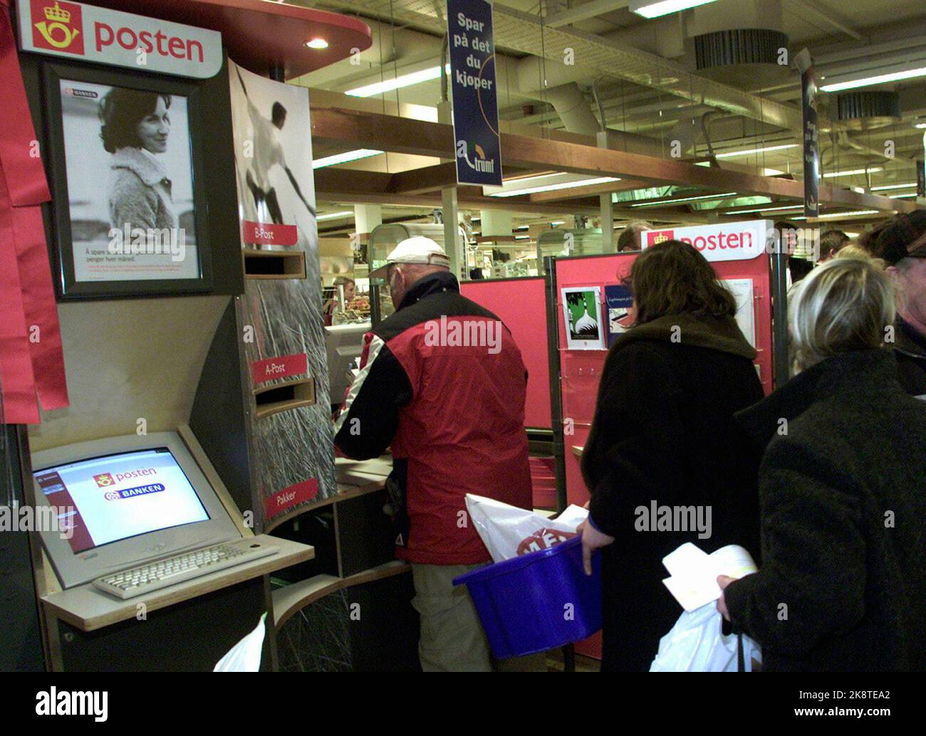 Line at post office hi-res stock photography and images - Alamy