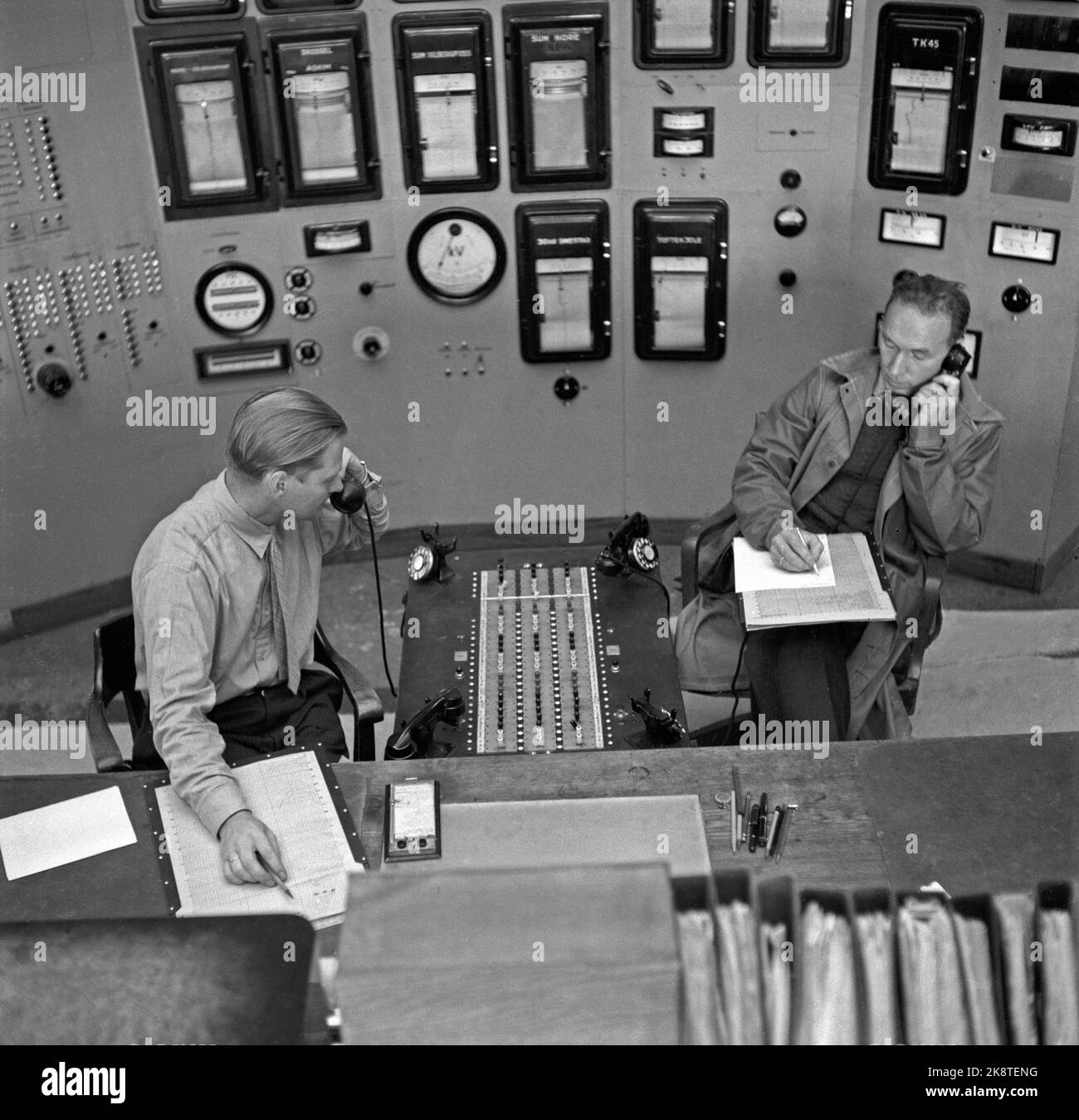 Power station engineers Black and White Stock Photos & Images - Alamy