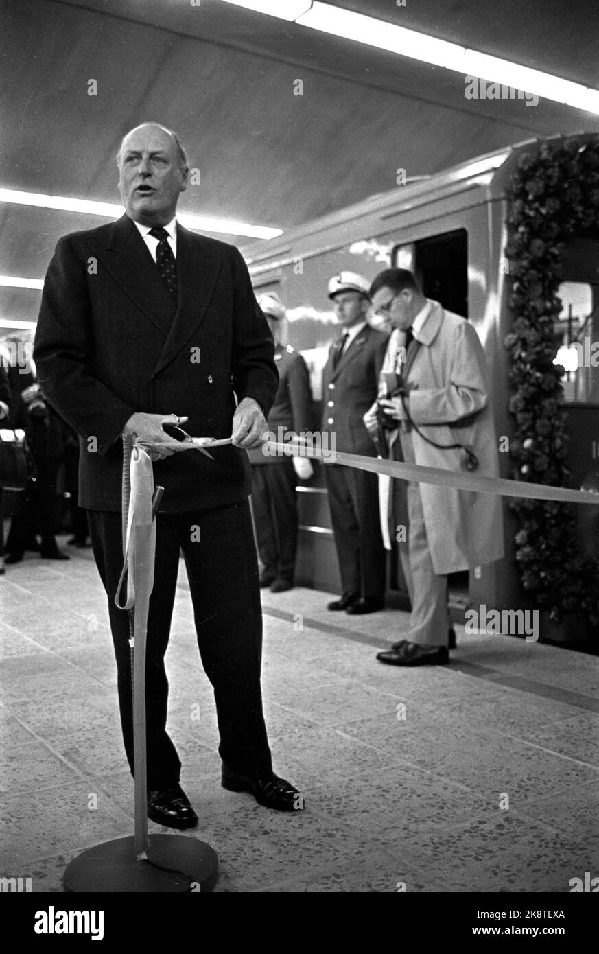 Oslo 19660522 King Olav opens the new subway / tunnel track. Oslo thus ...