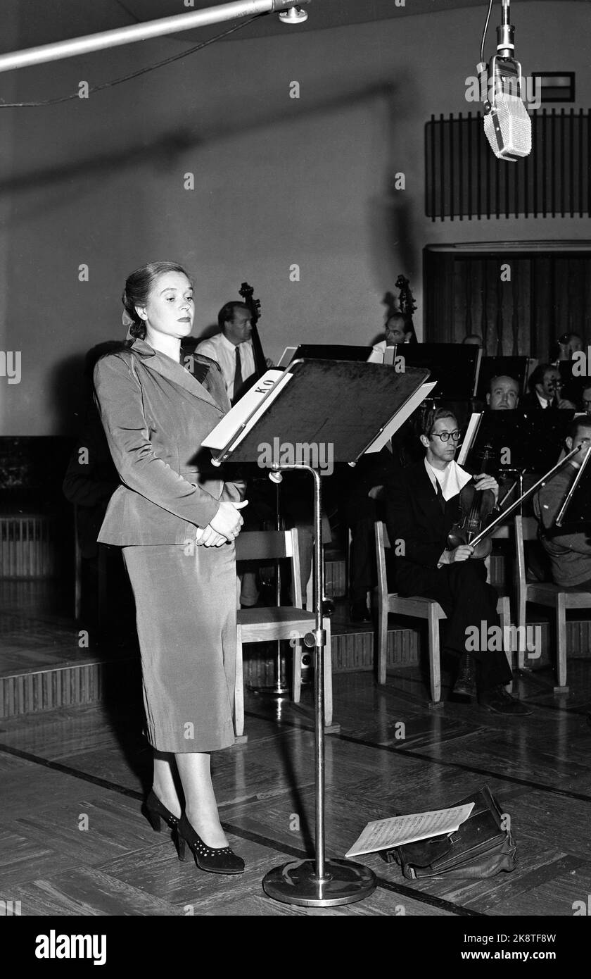 Oslo 19510831 Opera singer Randi Heide Steen in action in the studio ...