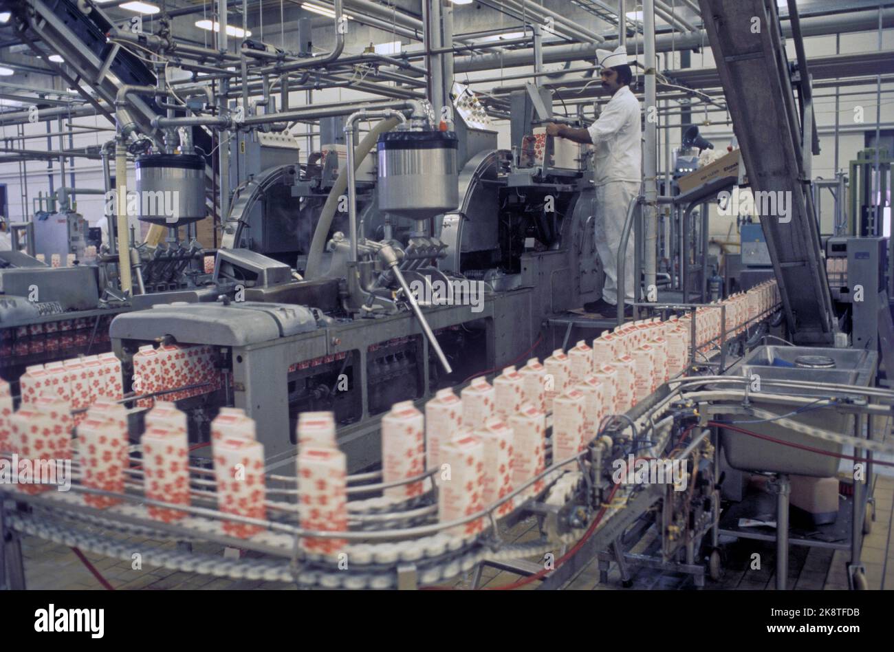 Oslo 19770922. The joint dairy in Oslo: From the production hall. Milk ...