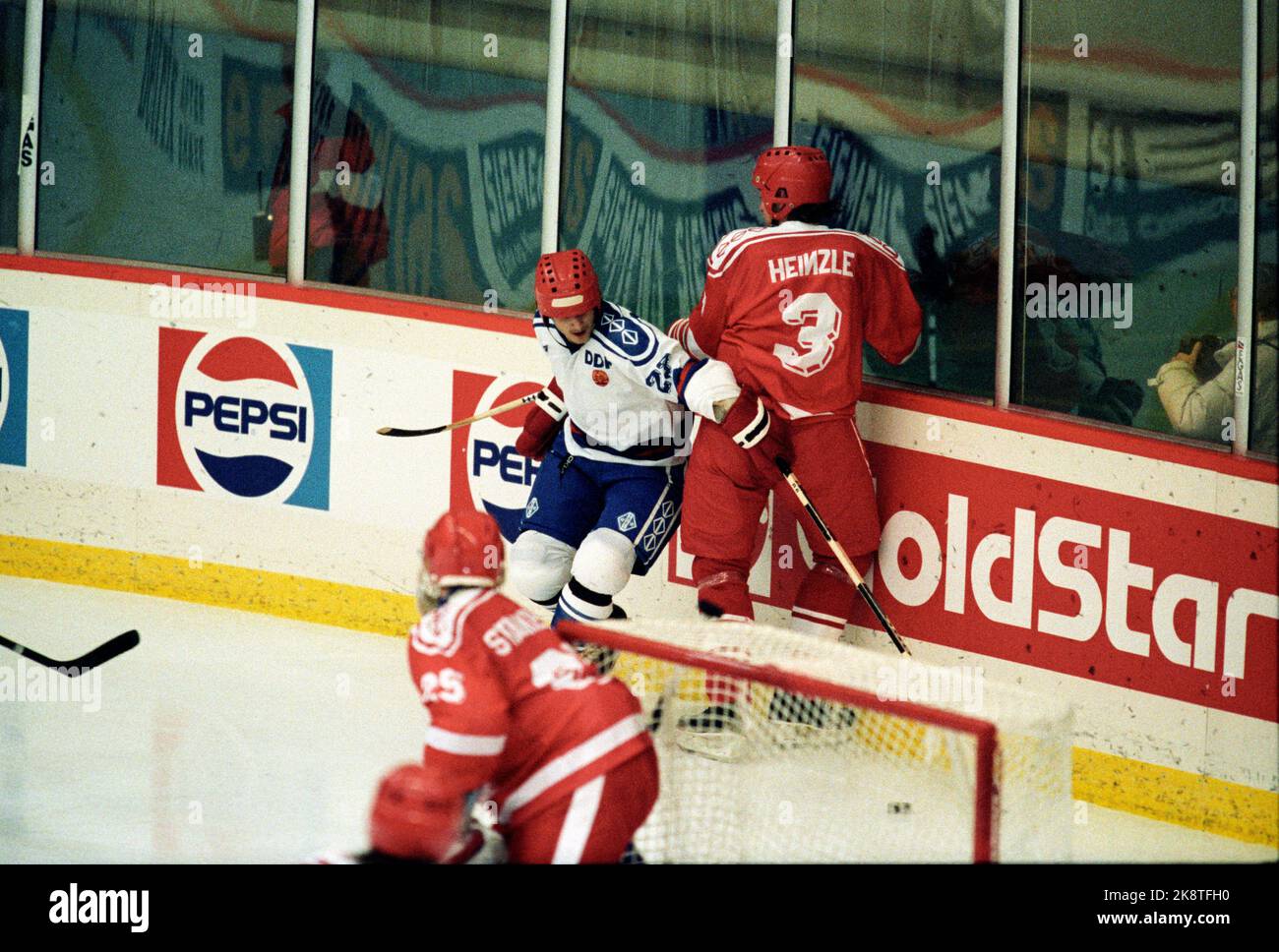 Lillehammer 19890401 B-World Cup in ice hockey in Norway. Action ...