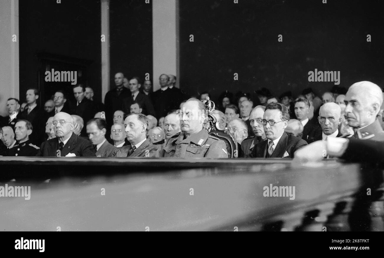 Kihl ntb the norwegian royal house courtroom the courts hi-res stock ...