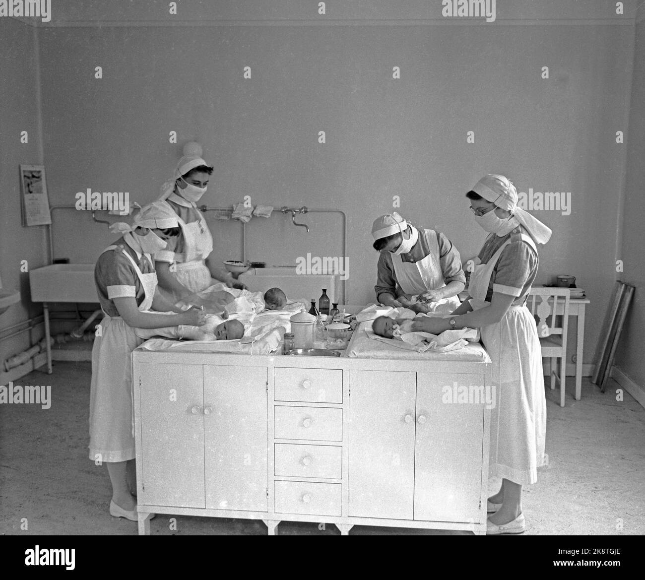 Red cross children hospital hi-res stock photography and images - Alamy