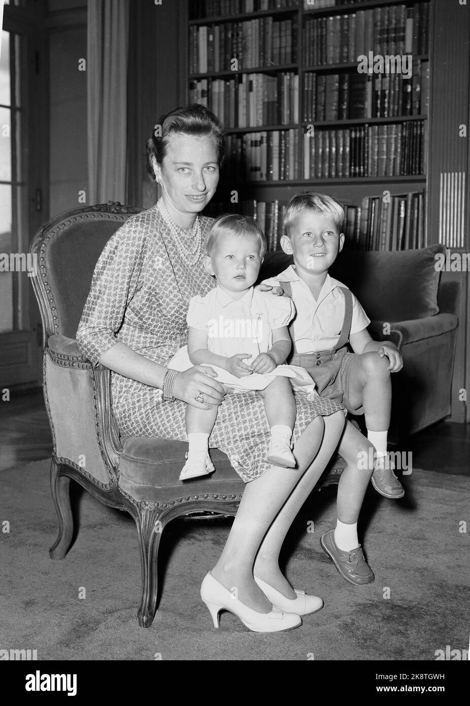 Children ingeborg and haakon photo hi-res stock photography and images ...