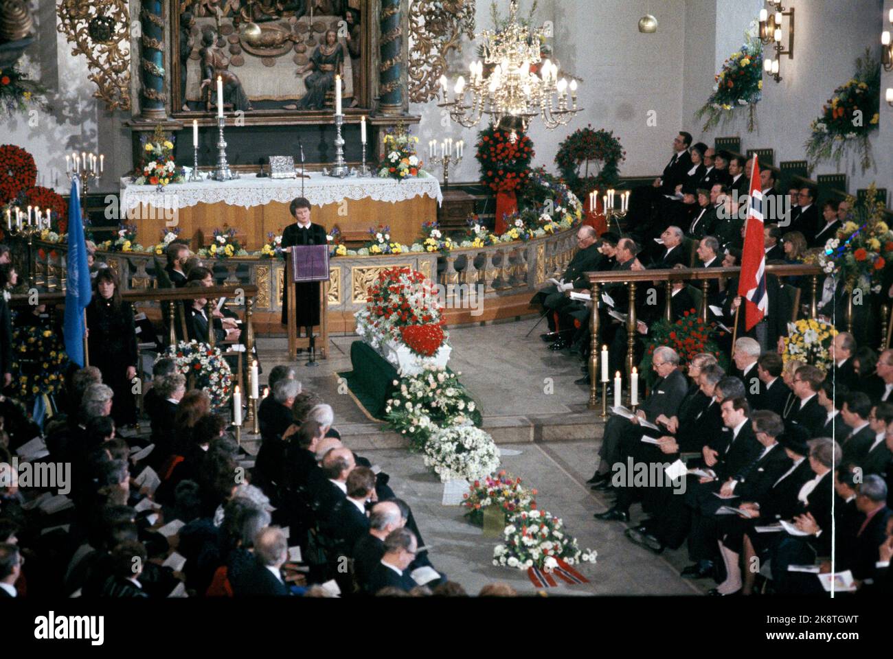 Oslo 19870306. Foreign Minister Knut Frydenlund Bisatt from Oslo ...