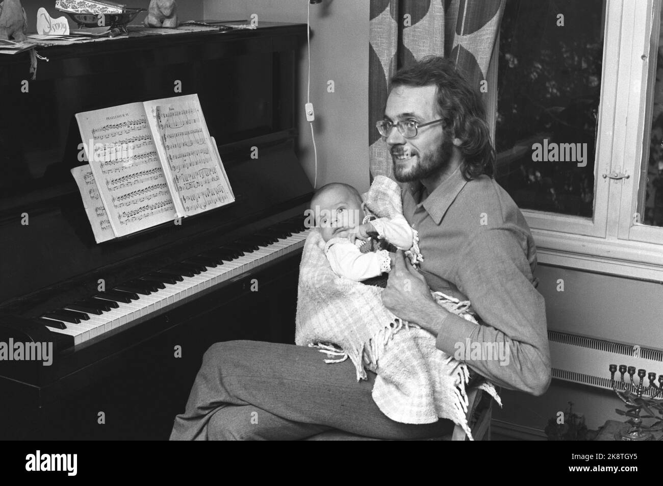 Oslo 19740119. The show singer and lyricist Ole Paus decided four years ...