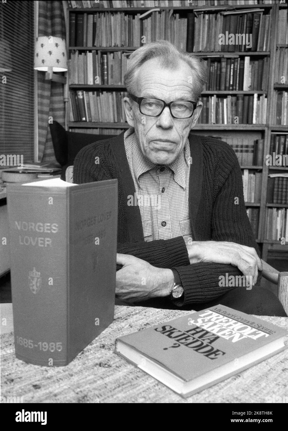 Inge gjellesvik ntb ntb law alone books portrait hi-res stock ... Inge gjellesvik ntb ntb law alone books portrait hi-res stock ...