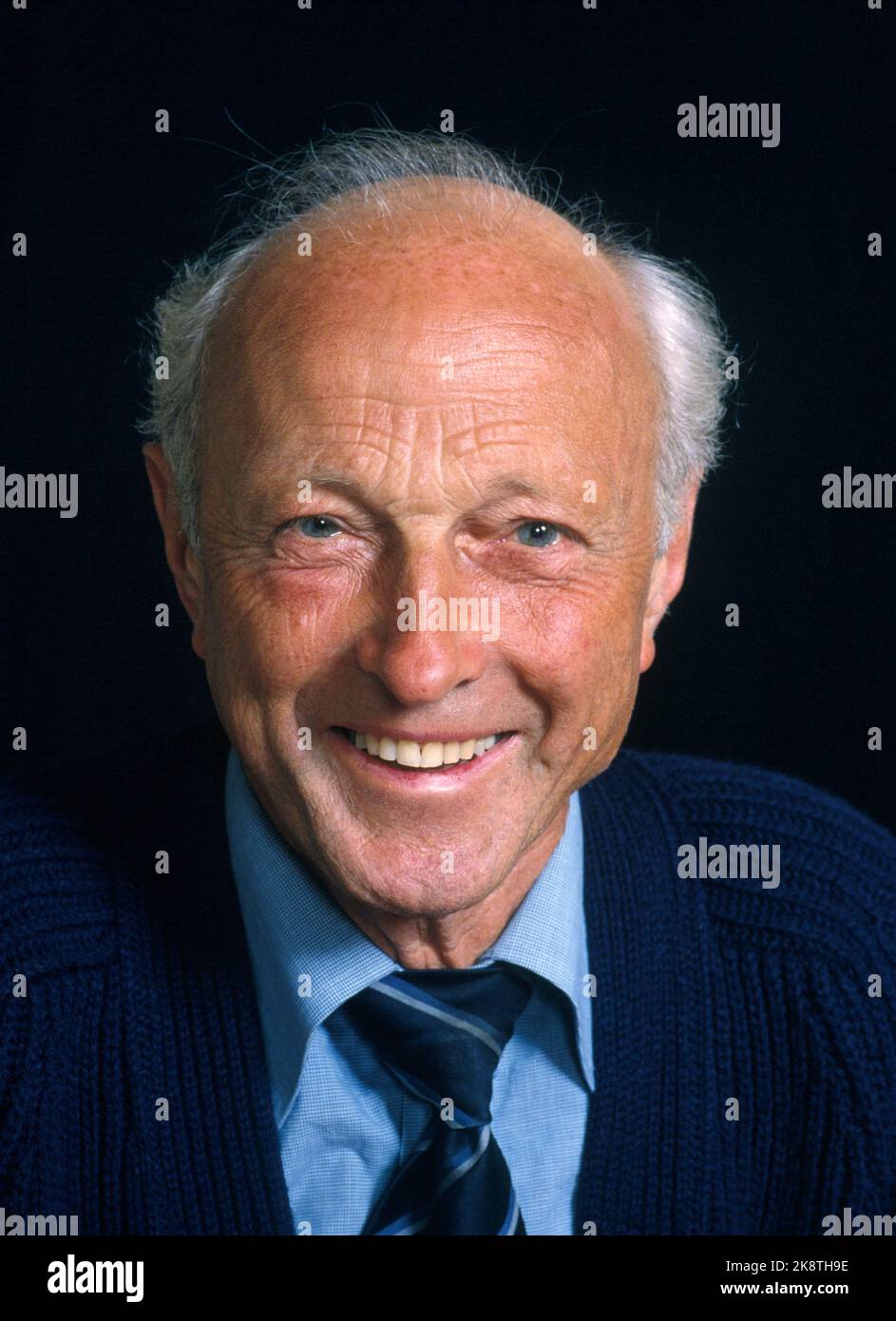 Oslo: Actor Frank Robert (born 12/10-1918). Smiling portrait. Photo ...
