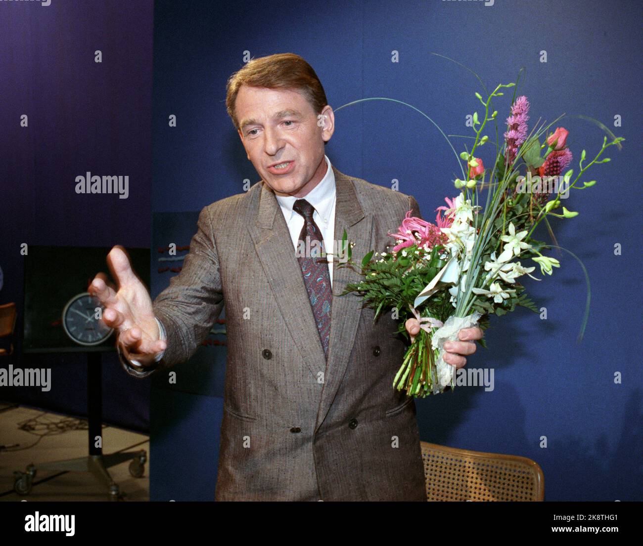 Oslo 19890830. Left leader Arne Fjørtoft with flowers after the ...