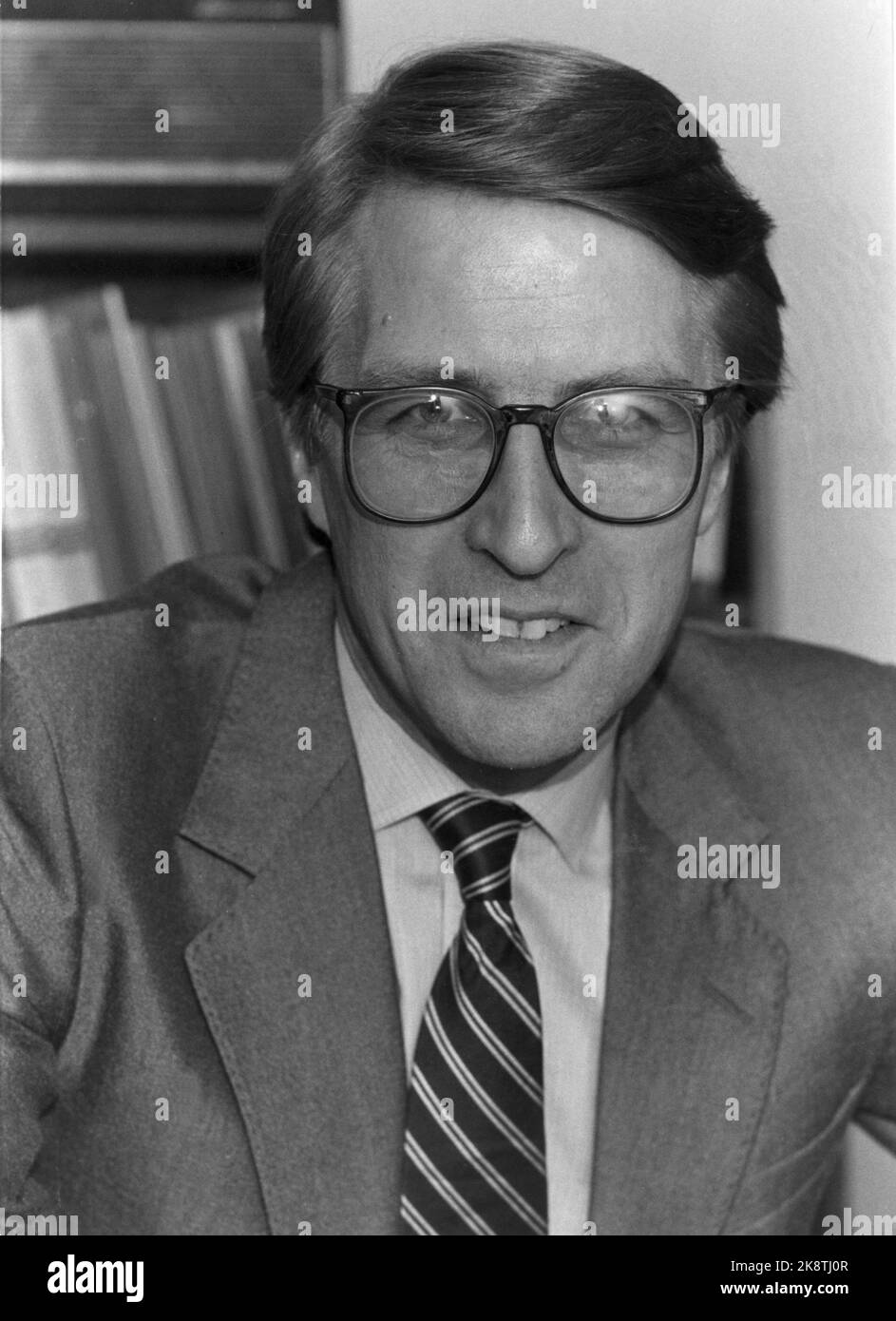 Oslo 19841126 press spokesman per paust hi-res stock photography and ...
