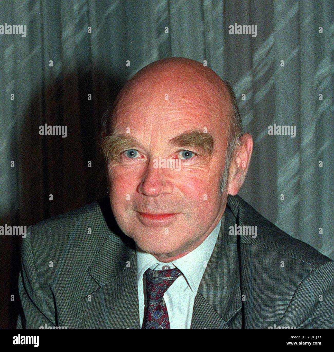 Terje bendiksby ntb smoking awards alone portrait hi-res stock ...