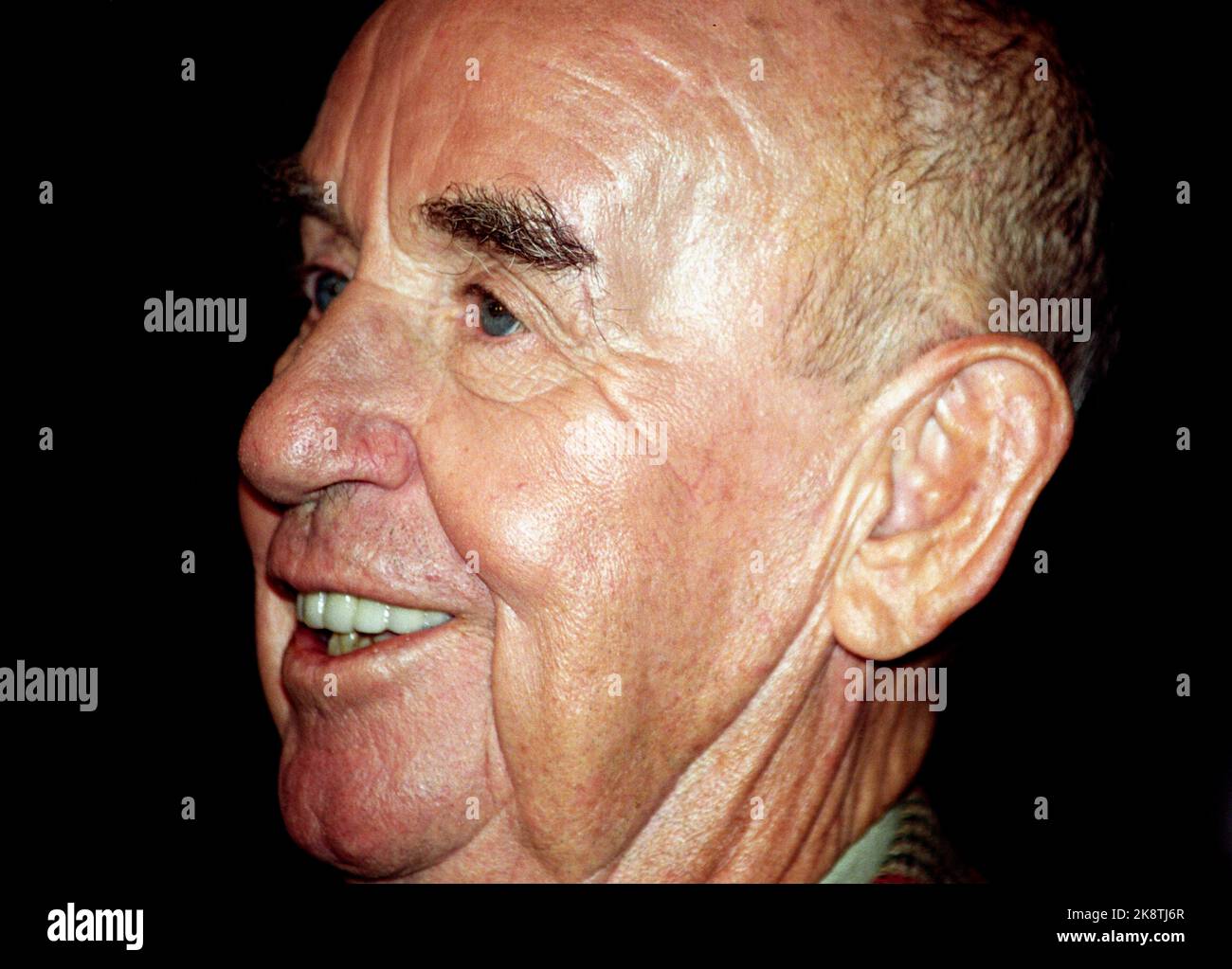 Jon eeg alone books hi-res stock photography and images - Alamy