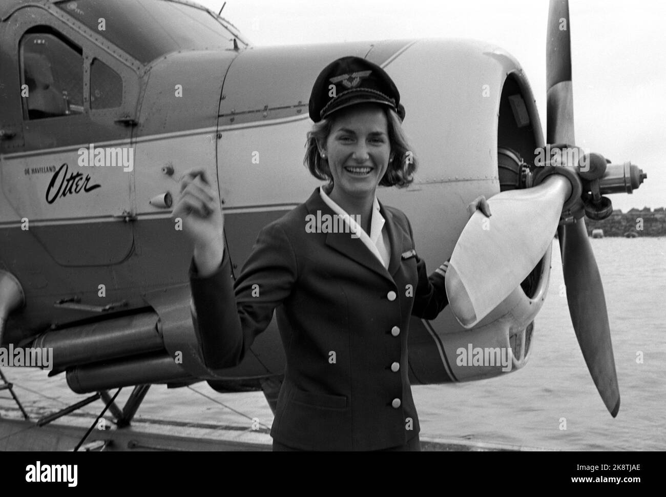Storlokken current ntb uniform alone women portrait pilots hi-res stock ...