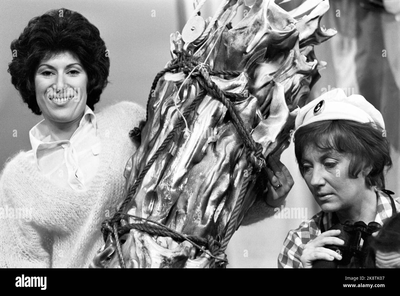 Here is mona levin t v and elsa lystad photo hi-res stock photography ...