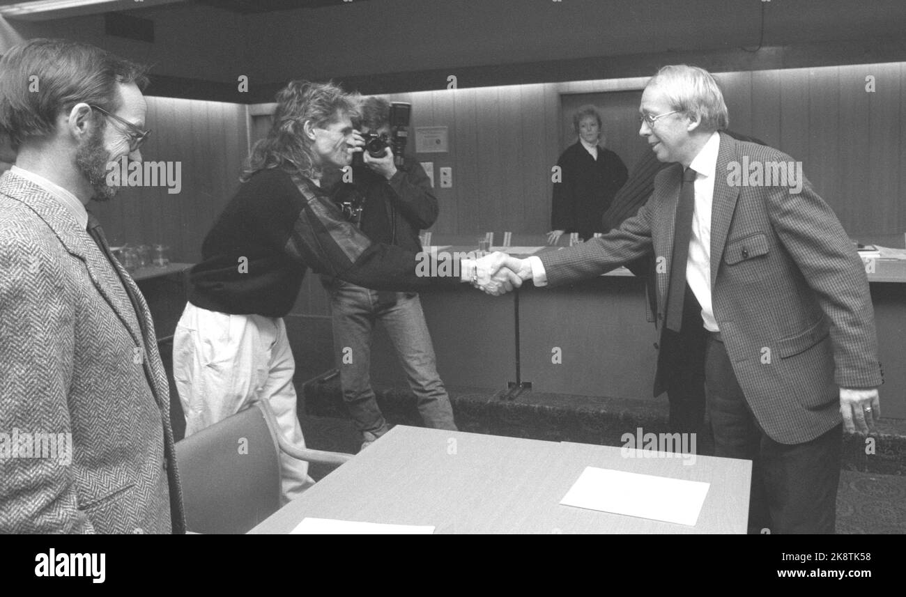 Inge gjellesvik ntb ntb homosexual litigation handshake hi-res stock ...