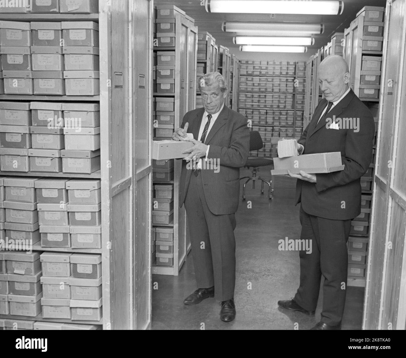 Oslo 19701212 The tipping basket rises and rises. From Norsk Tipping A ...