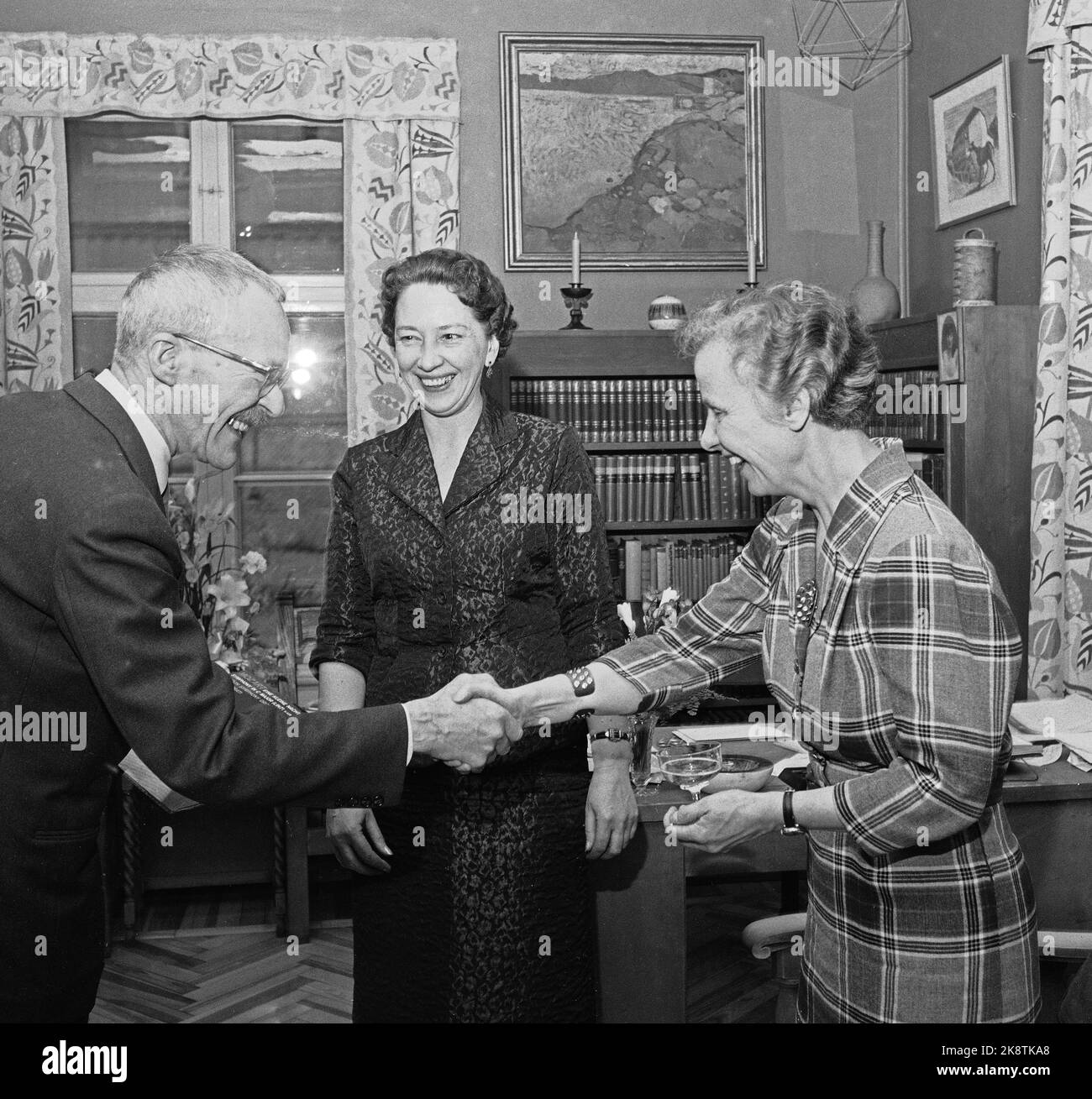 Sverre a borretzen current ntb happiness families handshake birthdays hi-res stock photography ...