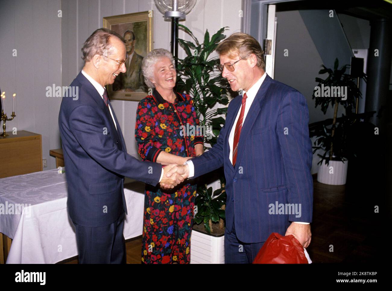 Oslo 19901124 - Politician Jan P. Syse (H) celebrates his 60th birthday ...