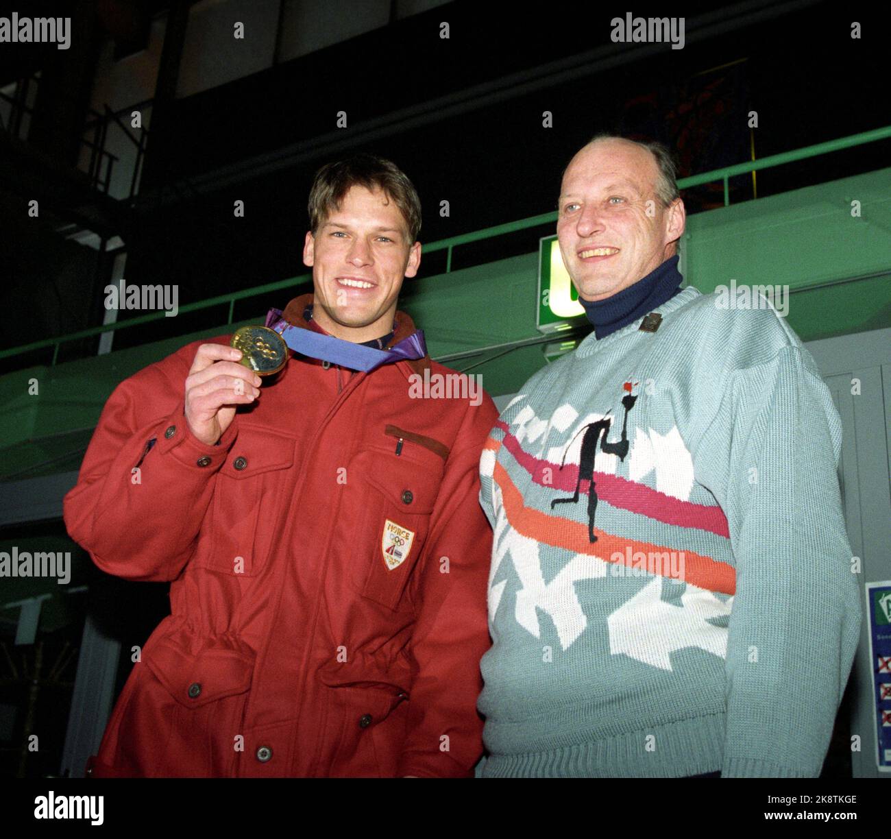 Who is wearing sweater from loocs voluntary attire photo hi-res stock ...