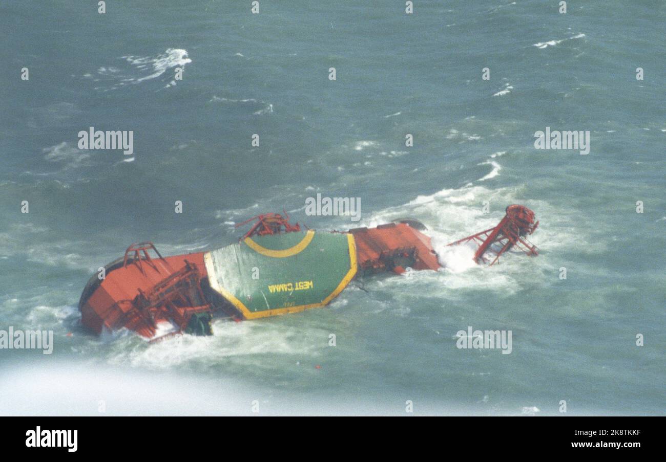 North Sea 19900821 Oil rig "West Gamma" in operation and fails during a ...