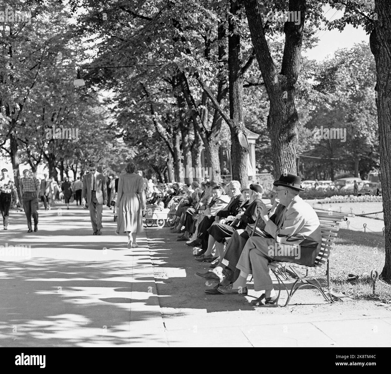 Oslo August 1957. Summer heat in August. Many people enjoy the sun on ...